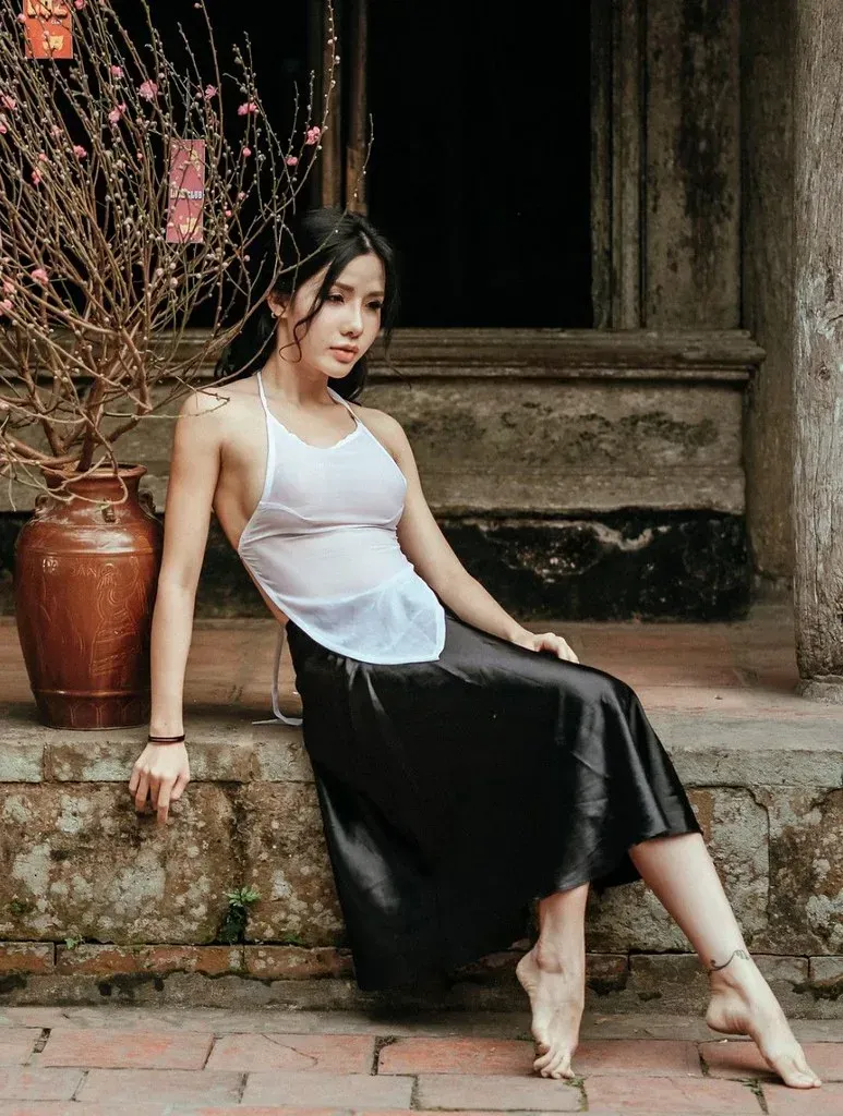 Tổng hợp 69+ ảnh nude, ảnh sex áo yếm hở vú, hở mông cực ngon